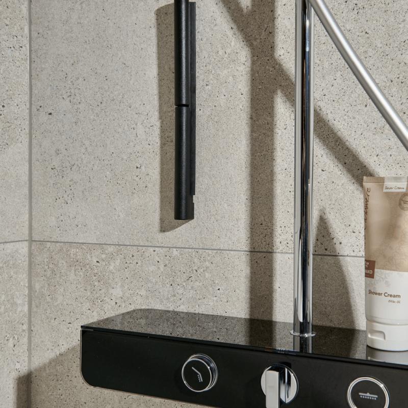 JEMAKO® ShowerStick con supporto a parete + Shower Cream Pure Cashmere ...